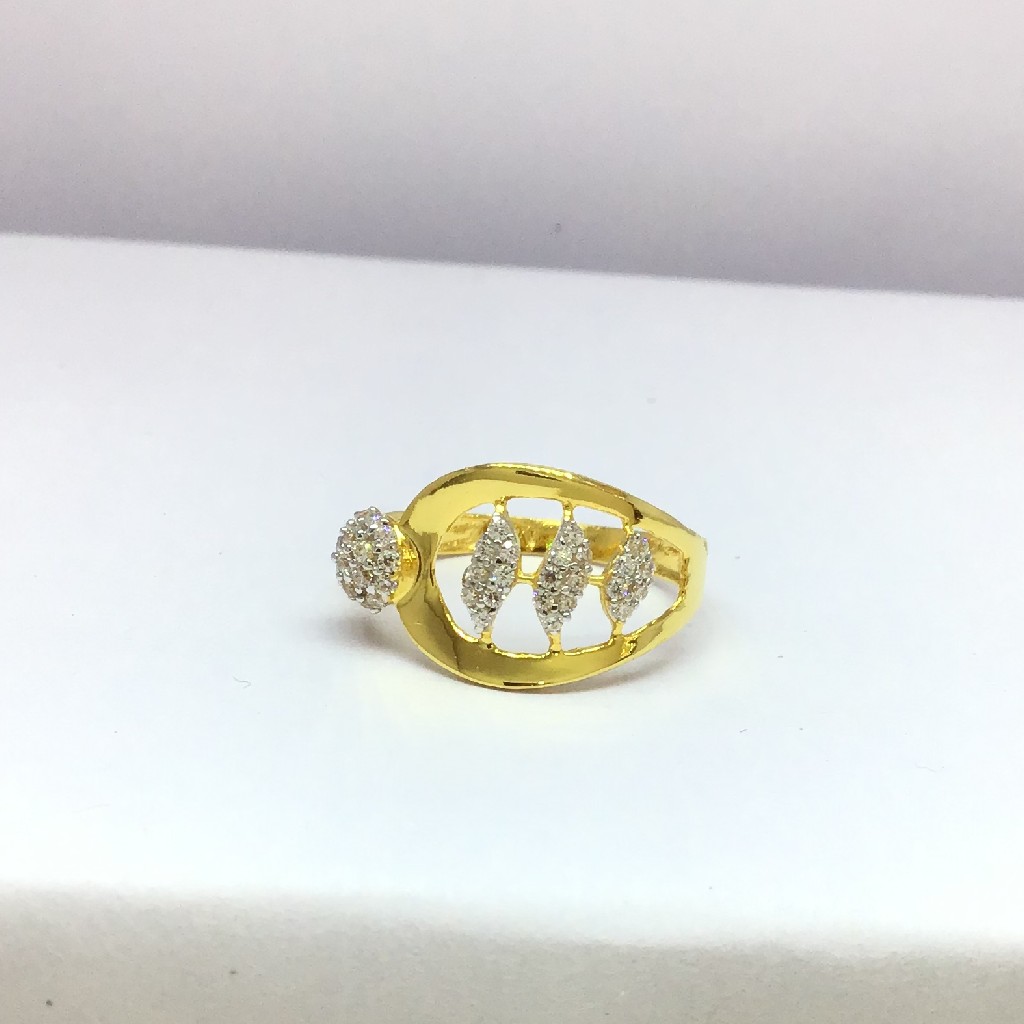 Buy quality designing fancy ladies gold ring in Ahmedabad
