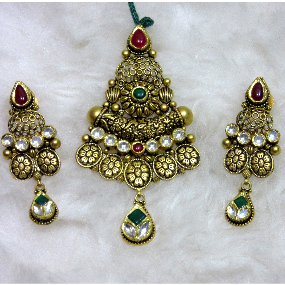 Buy quality Gold designer 22k hm916 antique jadtar pendent set in Ahmedabad