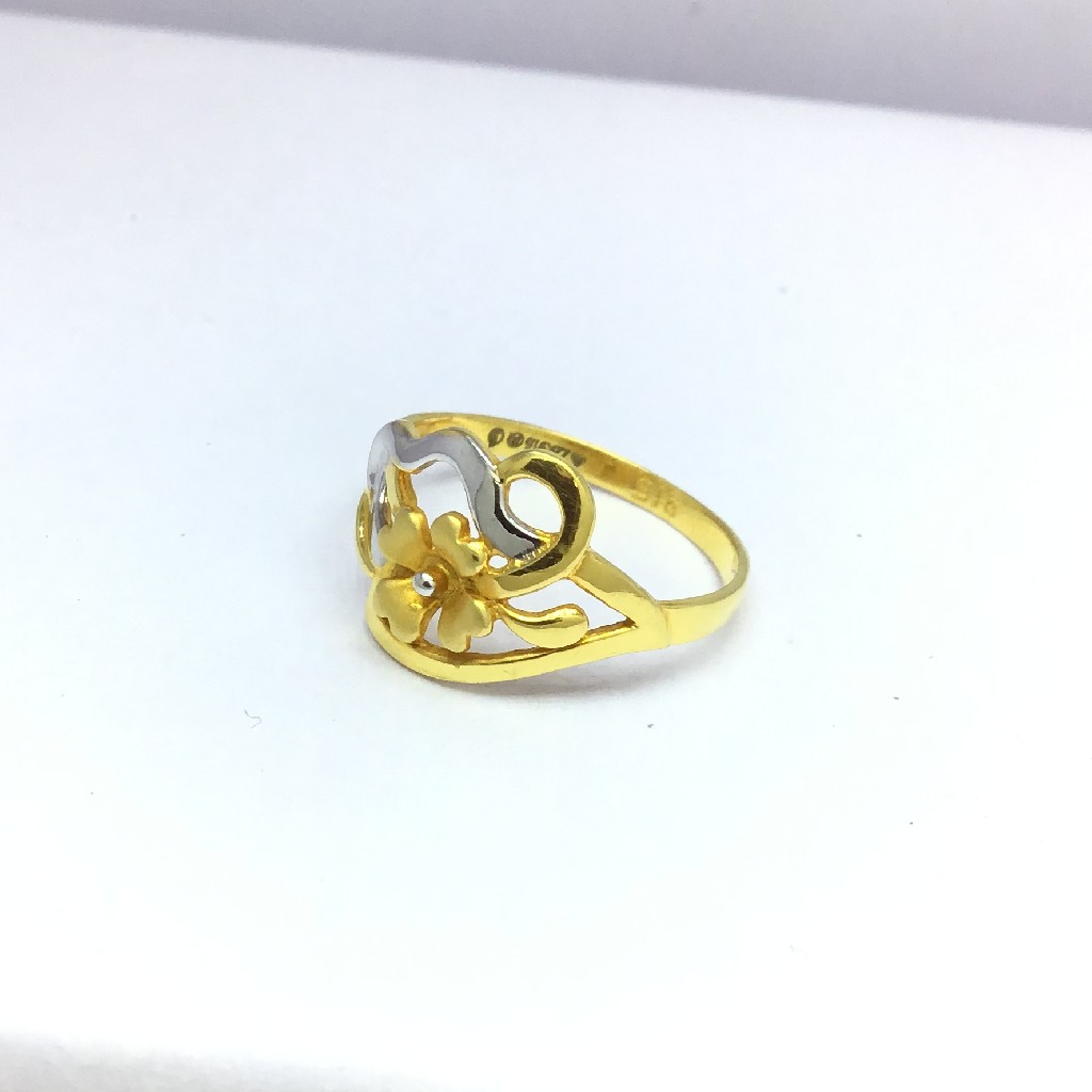 Buy quality designing flower ladies gold ring in Ahmedabad