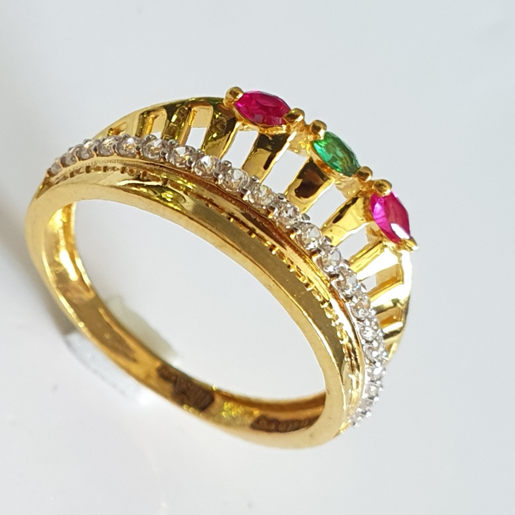 Showroom of 22k 91.6 gold queen taj diamond fancy design for women ring ...