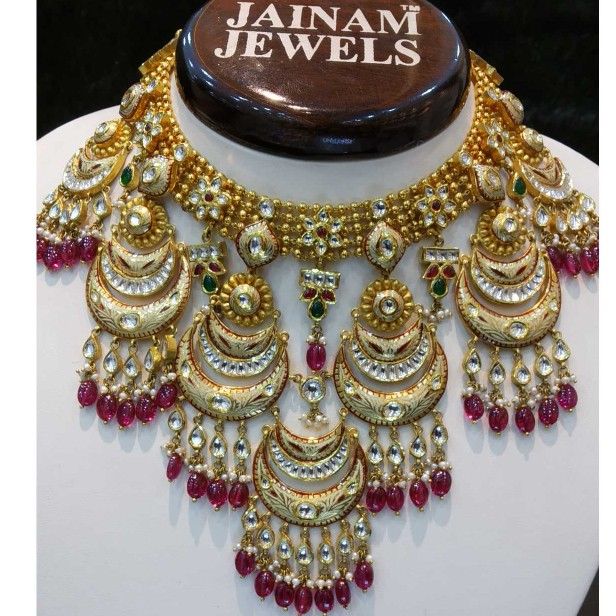 Buy quality 22kt gold bridal short antique set in Ahmedabad