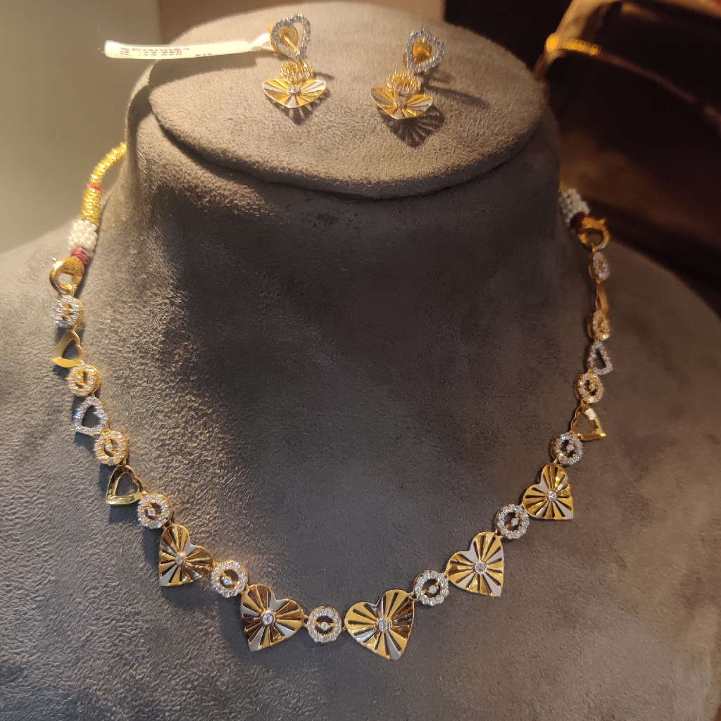 Buy quality 916 gold antique fancy diamond set in Ahmedabad