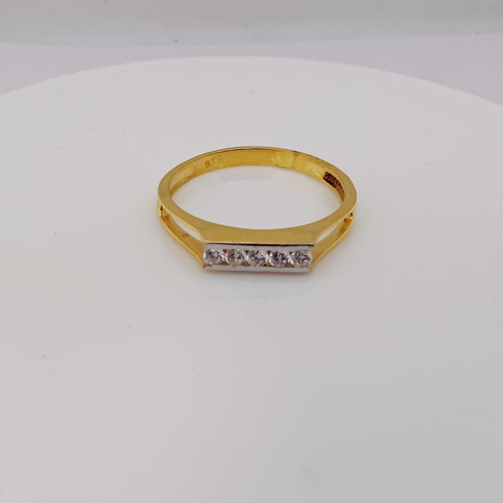 Buy quality 22k gold exclusive stone design ladies ring in Ahmedabad