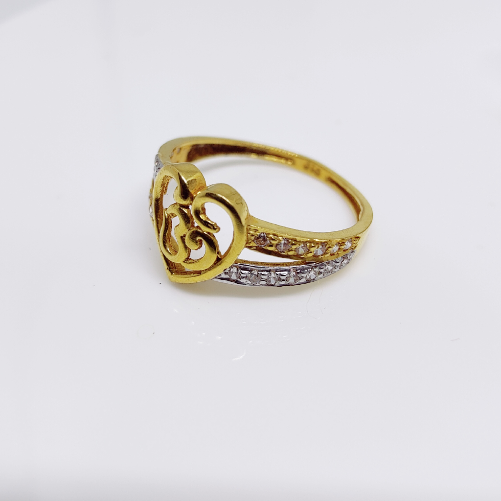 Buy quality 916 Gold Om Heart Shape Diamond Ladies Ring in Ahmedabad